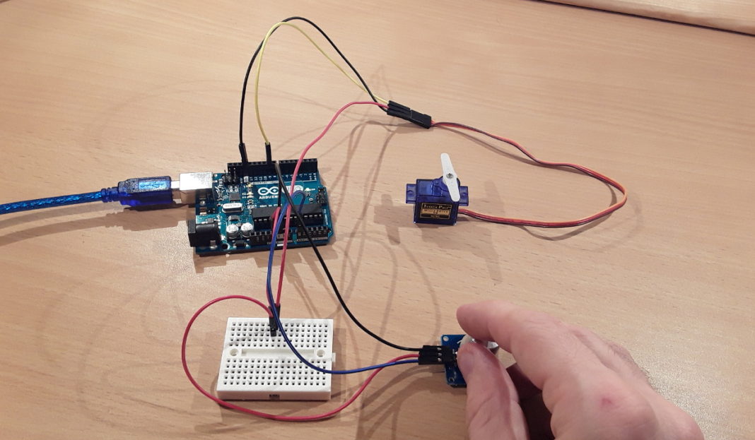 Tutorial: How to control a servo motor (SG90) with the Arduino Uno - Michael Schoeffler