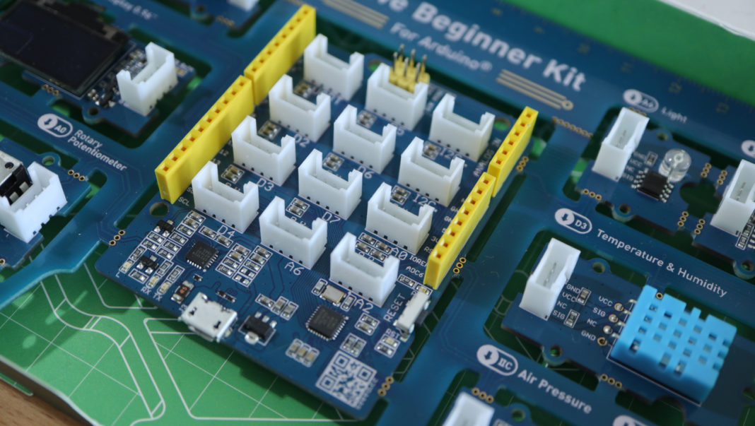 Playing around with the Grove Beginner Kit for Arduino - Michael Schoeffler